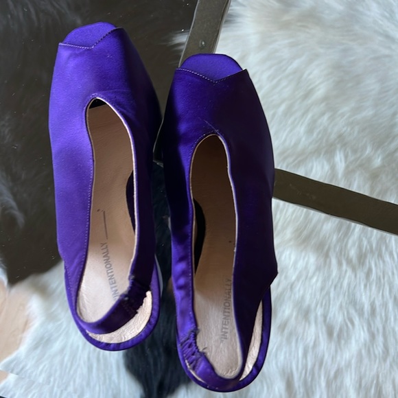 INTENTIONALLY BLANK | Shoes | Intentionally Blank Heel Sandals Shoes ...